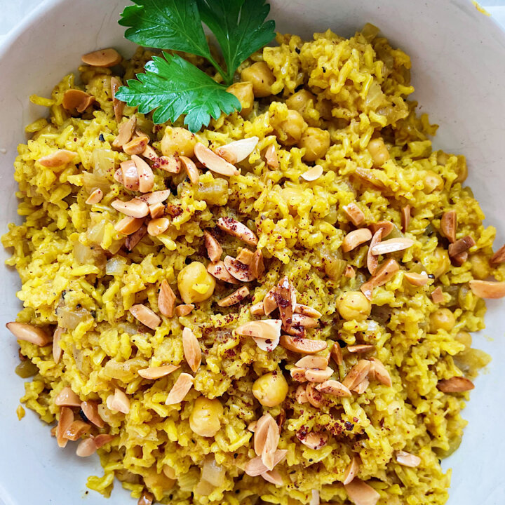 Arabic Yellow Rice with Chickpeas - The Hint of Rosemary