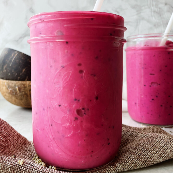 Mango Dragon Fruit Smoothie - The Hint of Rosemary
