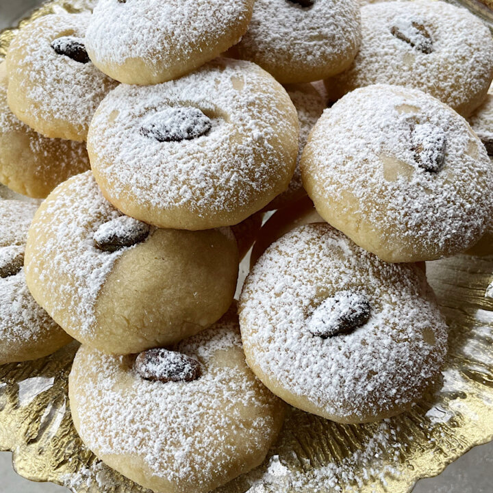 Arabic Butter Cookies (Graybeh) - The Hint of Rosemary