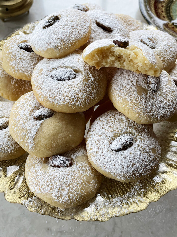Arabic Butter Cookies (Graybeh) - The Hint of Rosemary